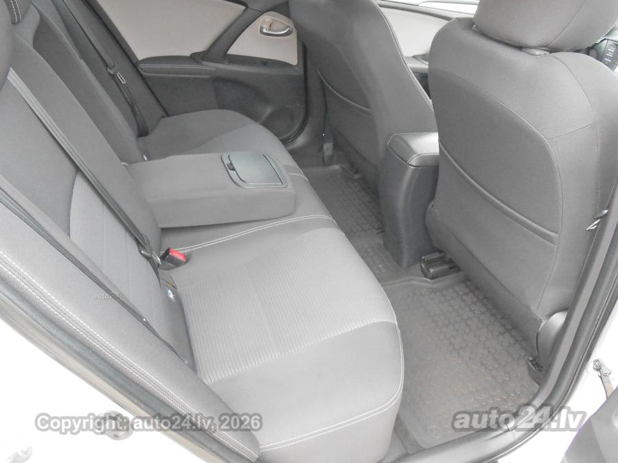 Grey Toyota Avensis 2016 in Viljandi, with an engine capacity of 1.60 L and mileage of 197 thousand km for 8490 €, photo 11 on AUTOMOTO.COM.LV
