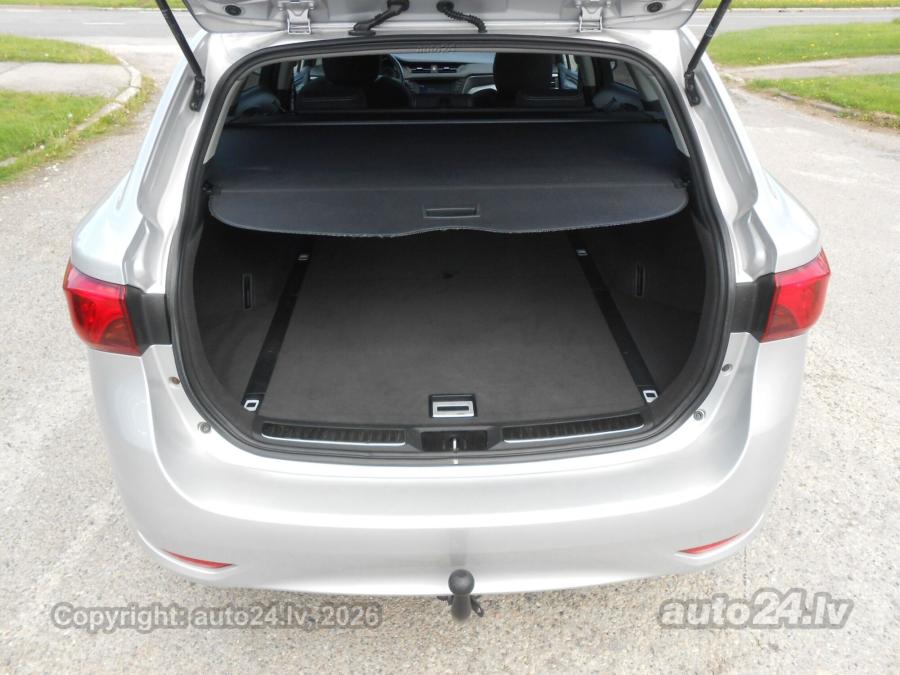 Grey Toyota Avensis 2016 in Viljandi, with an engine capacity of 1.60 L and mileage of 197 thousand km for 8490 €, photo 15 on AUTOMOTO.COM.LV