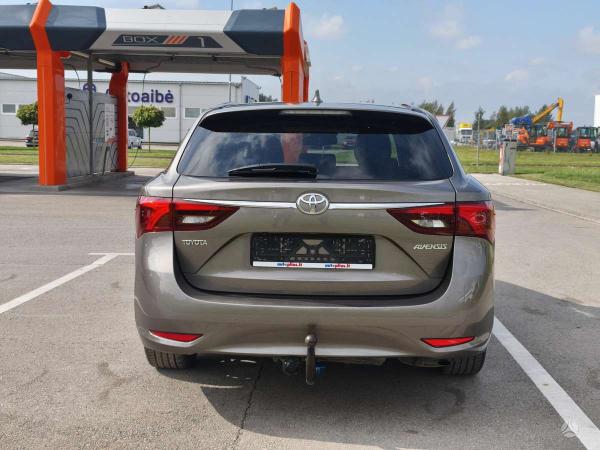 Grey Toyota Avensis 2016 in Marijampole, with an engine capacity of 1.80 L and mileage of 211 thousand km for 11200 €, photo 8 on AUTOMOTO.COM.LV