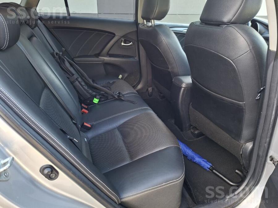 Pelēks Toyota Avensis 2016 Rīga, ar dzinēja tilpumu 2.00 L un nobraukumu 212 tūkst. km par 8450 €, foto 11 vietnē AUTOMOTO.COM.LV