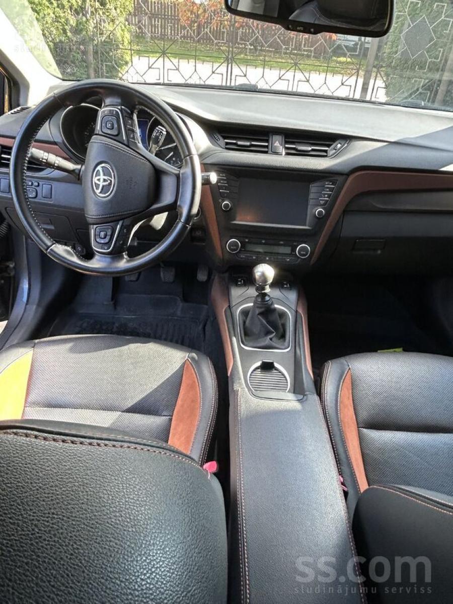 Pelēks Toyota Avensis 2016 Rēzekne, ar dzinēja tilpumu 2.00 L un nobraukumu 148 tūkst. km par 8100 €, foto 8 vietnē AUTOMOTO.COM.LV