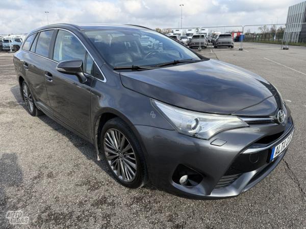 Pelēks Toyota Avensis 2016 Viļņa, ar dzinēja tilpumu 1.80 L un nobraukumu 201 tūkst. km par 10750 €, foto 4 vietnē AUTOMOTO.COM.LV