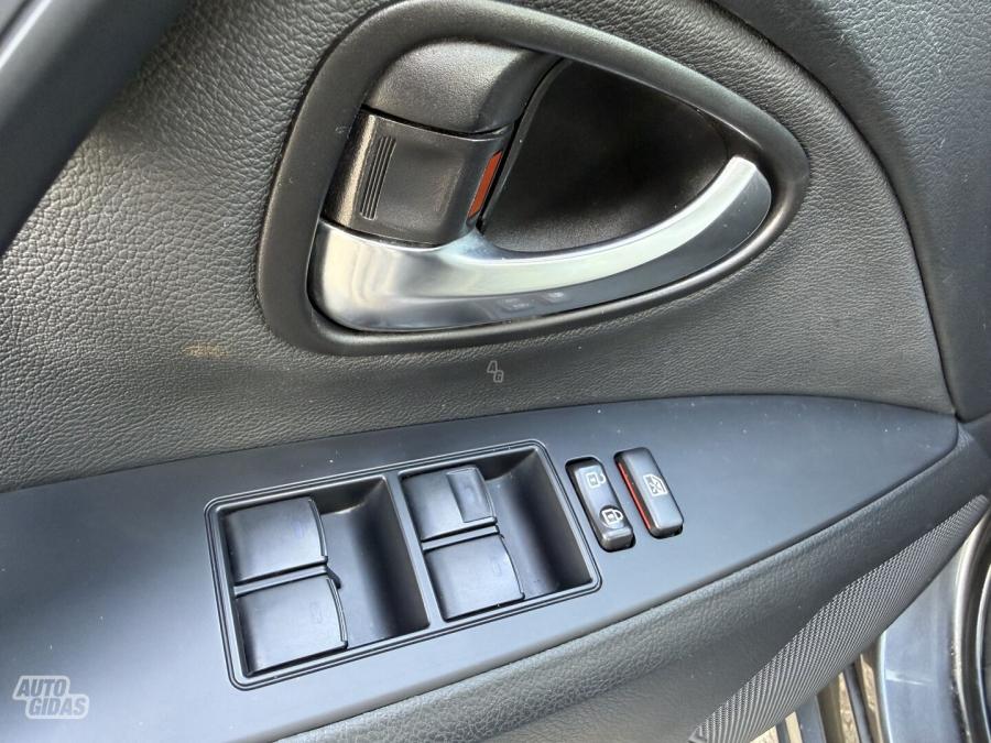 Pelēks Toyota Avensis 2016 Viļņa, ar dzinēja tilpumu 1.80 L un nobraukumu 201 tūkst. km par 10750 €, foto 11 vietnē AUTOMOTO.COM.LV