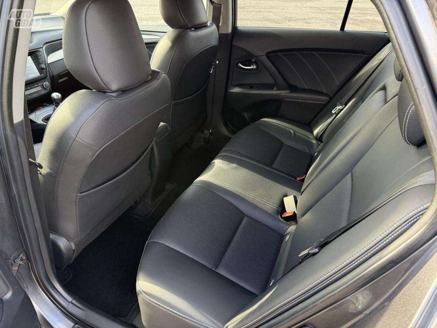 Pelēks Toyota Avensis 2016 Viļņa, ar dzinēja tilpumu 1.80 L un nobraukumu 201 tūkst. km par 10750 €, foto 14 vietnē AUTOMOTO.COM.LV