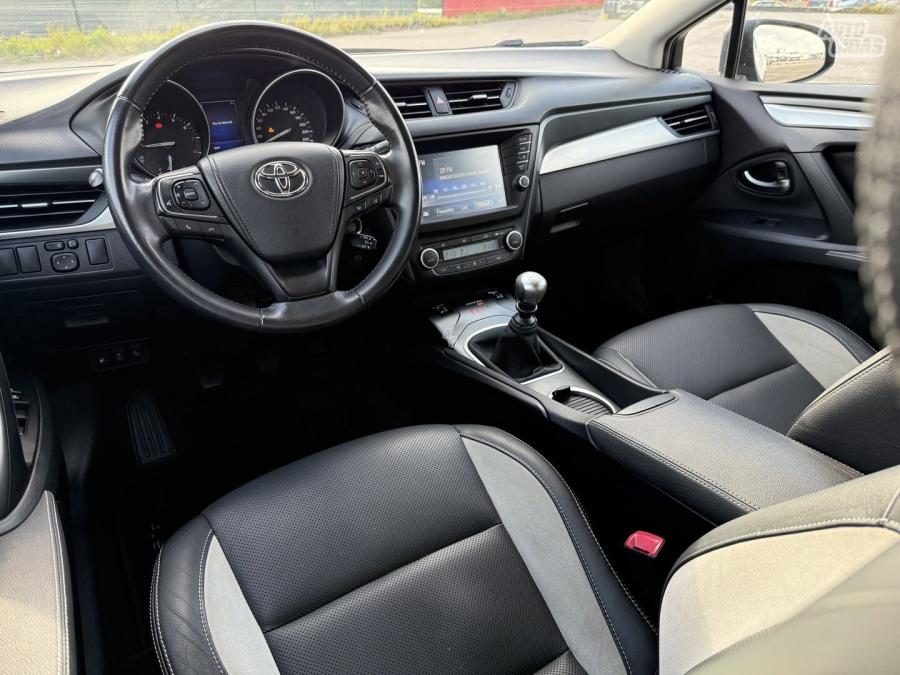 Pelēks Toyota Avensis 2016 Viļņa, ar dzinēja tilpumu 1.80 L un nobraukumu 201 tūkst. km par 10750 €, foto 15 vietnē AUTOMOTO.COM.LV