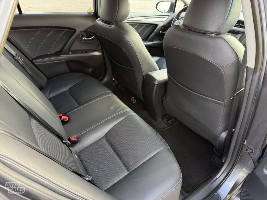 Pelēks Toyota Avensis 2016 Viļņa, ar dzinēja tilpumu 1.80 L un nobraukumu 201 tūkst. km par 10750 €, foto 21 vietnē AUTOMOTO.COM.LV