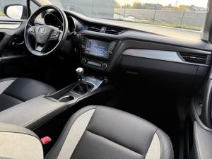 Pelēks Toyota Avensis 2016 Viļņa, ar dzinēja tilpumu 1.80 L un nobraukumu 201 tūkst. km par 10750 €, foto 22 vietnē AUTOMOTO.COM.LV