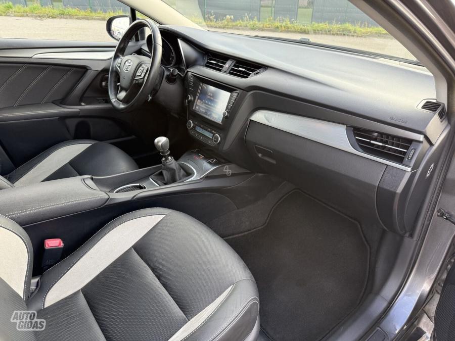 Pelēks Toyota Avensis 2016 Viļņa, ar dzinēja tilpumu 1.80 L un nobraukumu 201 tūkst. km par 10750 €, foto 23 vietnē AUTOMOTO.COM.LV