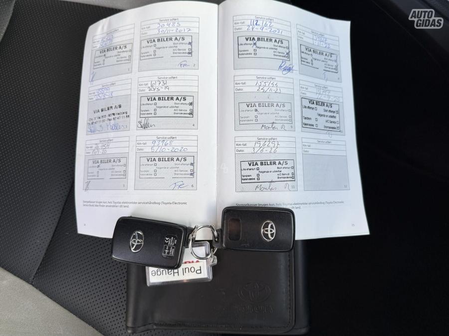 Pelēks Toyota Avensis 2016 Viļņa, ar dzinēja tilpumu 1.80 L un nobraukumu 201 tūkst. km par 10750 €, foto 25 vietnē AUTOMOTO.COM.LV