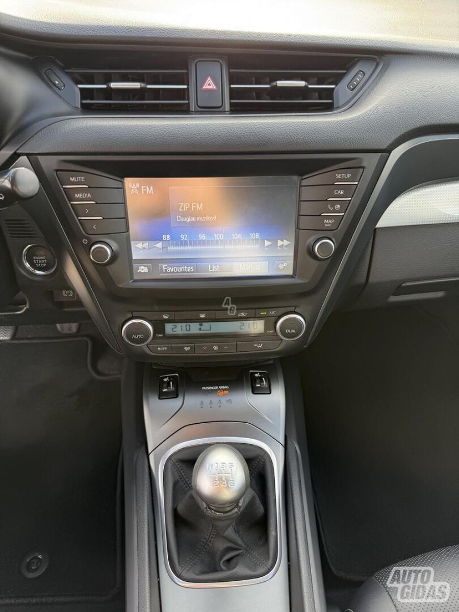 Pelēks Toyota Avensis 2016 Viļņa, ar dzinēja tilpumu 1.80 L un nobraukumu 201 tūkst. km par 10750 €, foto 27 vietnē AUTOMOTO.COM.LV