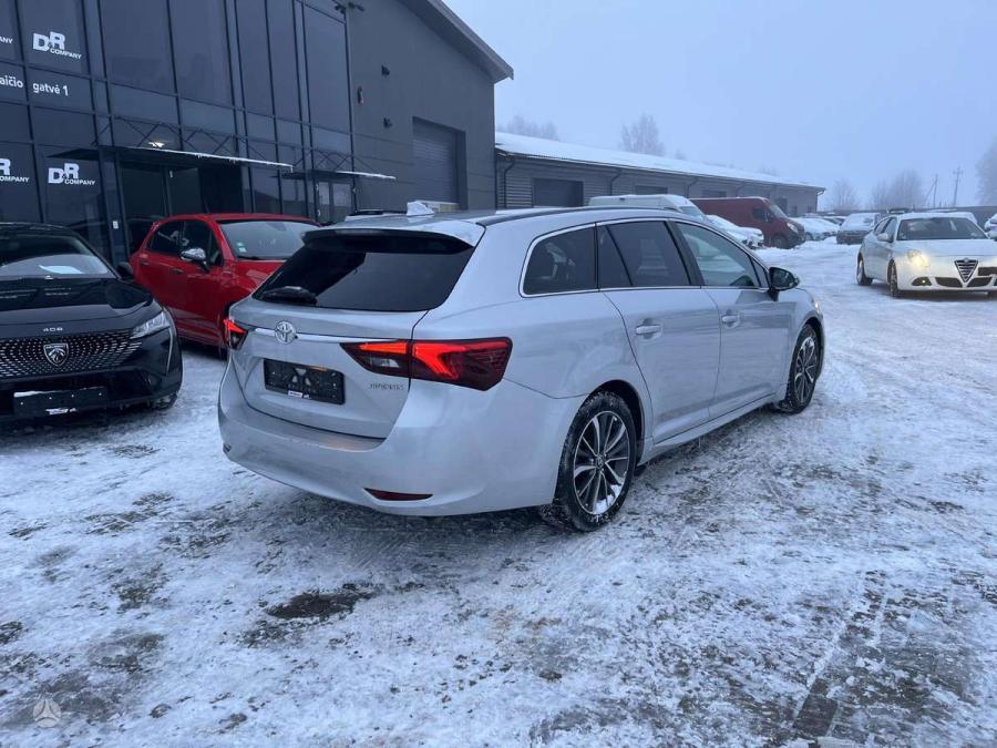 Grey Toyota Avensis 2017 in Taurage, with an engine capacity of 2.00 L and mileage of 300 thousand km for 7300 €, photo 8 on AUTOMOTO.COM.LV