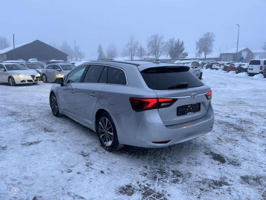 Grey Toyota Avensis 2017 in Taurage, with an engine capacity of 2.00 L and mileage of 300 thousand km for 7300 €, photo 10 on AUTOMOTO.COM.LV