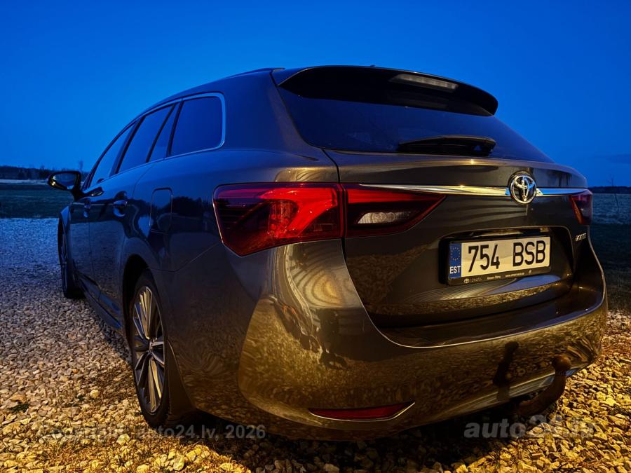 Grey Toyota Avensis 2017 in Tallinn, with an engine capacity of 1.80 L and mileage of 176 thousand km for 12900 €, photo 5 on AUTOMOTO.COM.LV