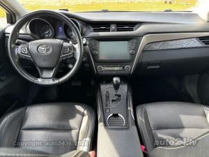 Grey Toyota Avensis 2017 in Tallinn, with an engine capacity of 1.80 L and mileage of 176 thousand km for 12900 €, photo 8 on AUTOMOTO.COM.LV