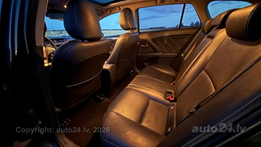 Grey Toyota Avensis 2017 in Tallinn, with an engine capacity of 1.80 L and mileage of 176 thousand km for 12900 €, photo 9 on AUTOMOTO.COM.LV