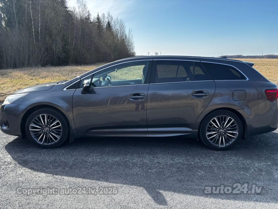 Grey Toyota Avensis 2017 in Tallinn, with an engine capacity of 1.80 L and mileage of 176 thousand km for 12900 €, photo 10 on AUTOMOTO.COM.LV