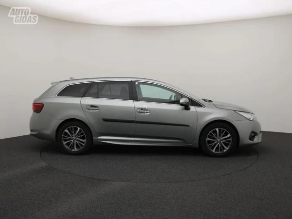 Pelēks Toyota Avensis 2017 Viļņa, ar dzinēja tilpumu 1.80 L un nobraukumu 135 tūkst. km par 13199 €, foto 9 vietnē AUTOMOTO.COM.LV
