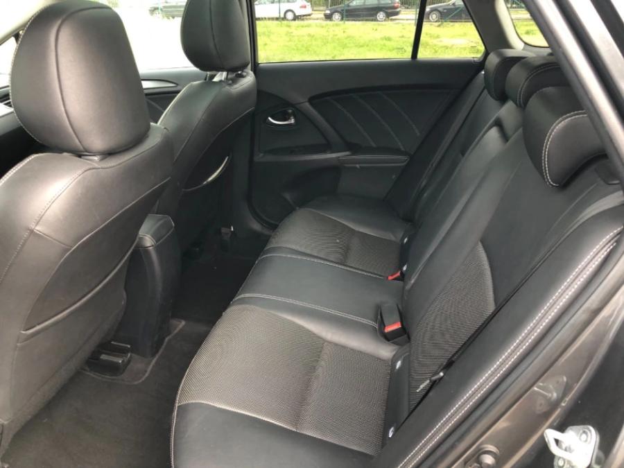 Grey Toyota Avensis 2017 in Riga, with an engine capacity of 2.00 L and mileage of 141 thousand km for 10950 €, photo 12 on AUTOMOTO.COM.LV