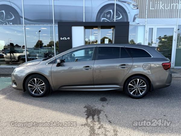 Pelēks Toyota Avensis 2017 Tallina, ar dzinēja tilpumu 1.60 L un nobraukumu 101 tūkst. km par 12900 €, foto 2 vietnē AUTOMOTO.COM.LV
