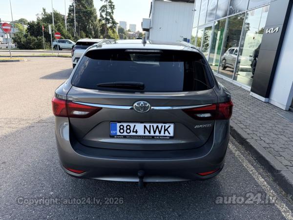Pelēks Toyota Avensis 2017 Tallina, ar dzinēja tilpumu 1.60 L un nobraukumu 101 tūkst. km par 12900 €, foto 3 vietnē AUTOMOTO.COM.LV