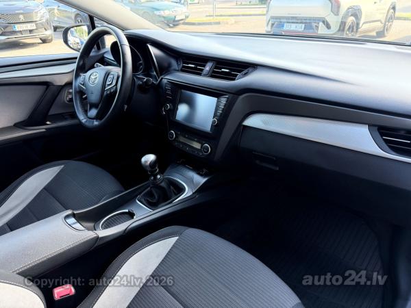 Pelēks Toyota Avensis 2017 Tallina, ar dzinēja tilpumu 1.60 L un nobraukumu 101 tūkst. km par 12900 €, foto 4 vietnē AUTOMOTO.COM.LV