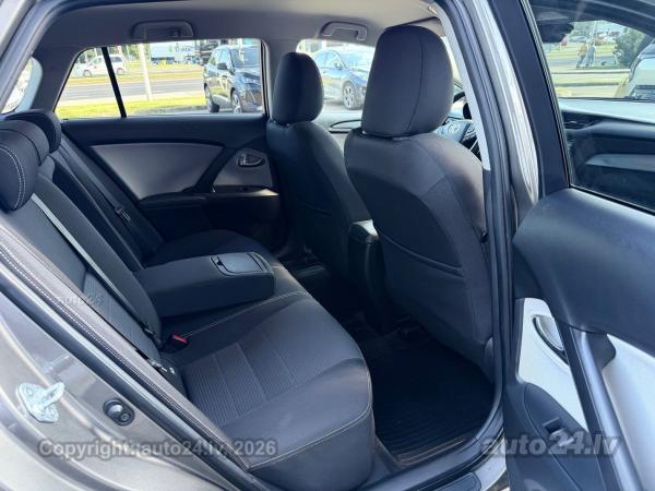 Pelēks Toyota Avensis 2017 Tallina, ar dzinēja tilpumu 1.60 L un nobraukumu 101 tūkst. km par 12900 €, foto 5 vietnē AUTOMOTO.COM.LV