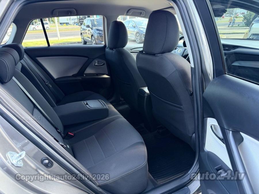 Серый Тойота Авенсис 2017 в Таллин, объемом двигателя 1.60 л и пробегом 101 тыс. км за 12900 €, фото 6 на AUTOMOTO.COM.LV