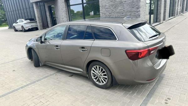 Pelēks Toyota Avensis 2017 Kauņa, ar dzinēja tilpumu 1.80 L un nobraukumu 158 tūkst. km par 12900 €, foto 3 vietnē AUTOMOTO.COM.LV