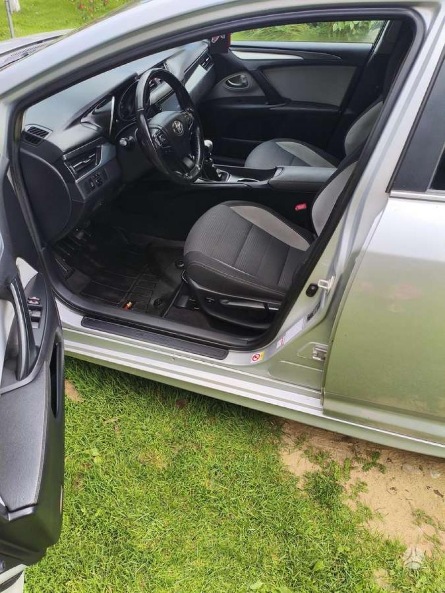 Grey Toyota Avensis 2017 in Vilnius, with an engine capacity of 2.00 L and mileage of 307 thousand km for 8700 €, photo 8 on AUTOMOTO.COM.LV