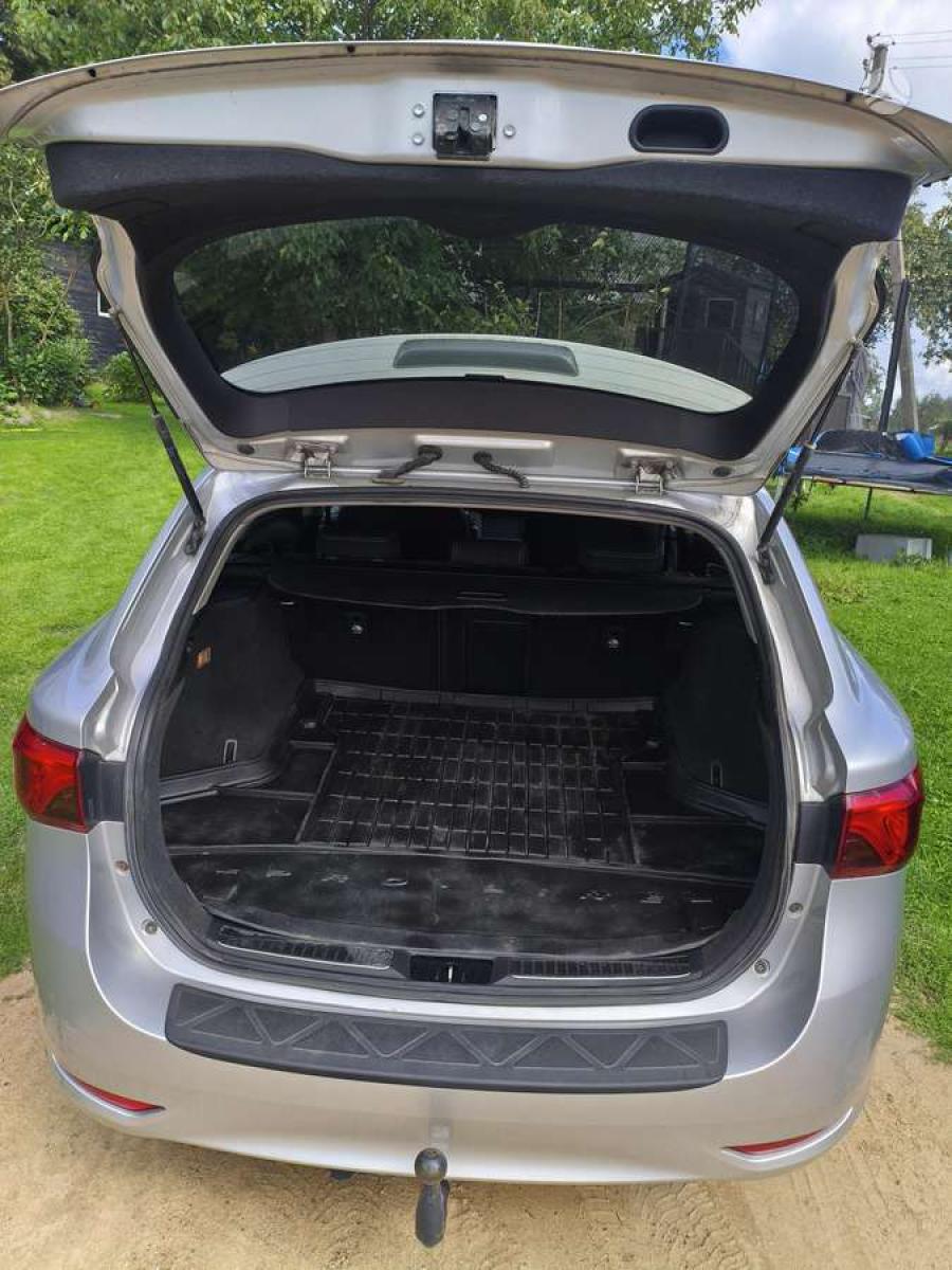 Grey Toyota Avensis 2017 in Vilnius, with an engine capacity of 2.00 L and mileage of 307 thousand km for 8700 €, photo 12 on AUTOMOTO.COM.LV