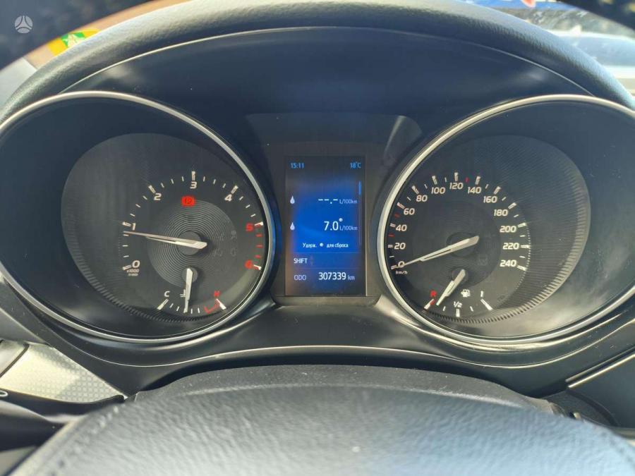 Grey Toyota Avensis 2017 in Vilnius, with an engine capacity of 2.00 L and mileage of 307 thousand km for 8700 €, photo 13 on AUTOMOTO.COM.LV