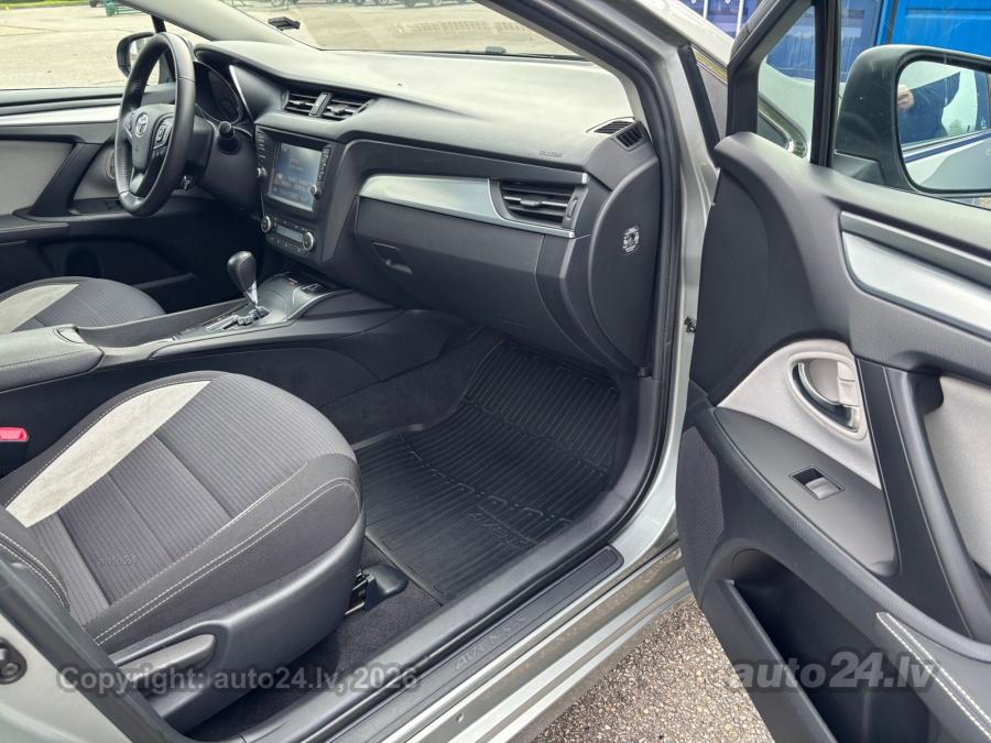 Серый Тойота Авенсис 2017 в Пайде, объемом двигателя 1.80 л и пробегом 117 тыс. км за 13990 €, фото 10 на AUTOMOTO.COM.LV
