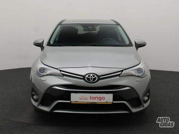 Grey Toyota Avensis 2018 in Vilnius, with an engine capacity of 2.00 L and mileage of 178 thousand km for 13399 €, photo 3 on AUTOMOTO.COM.LV
