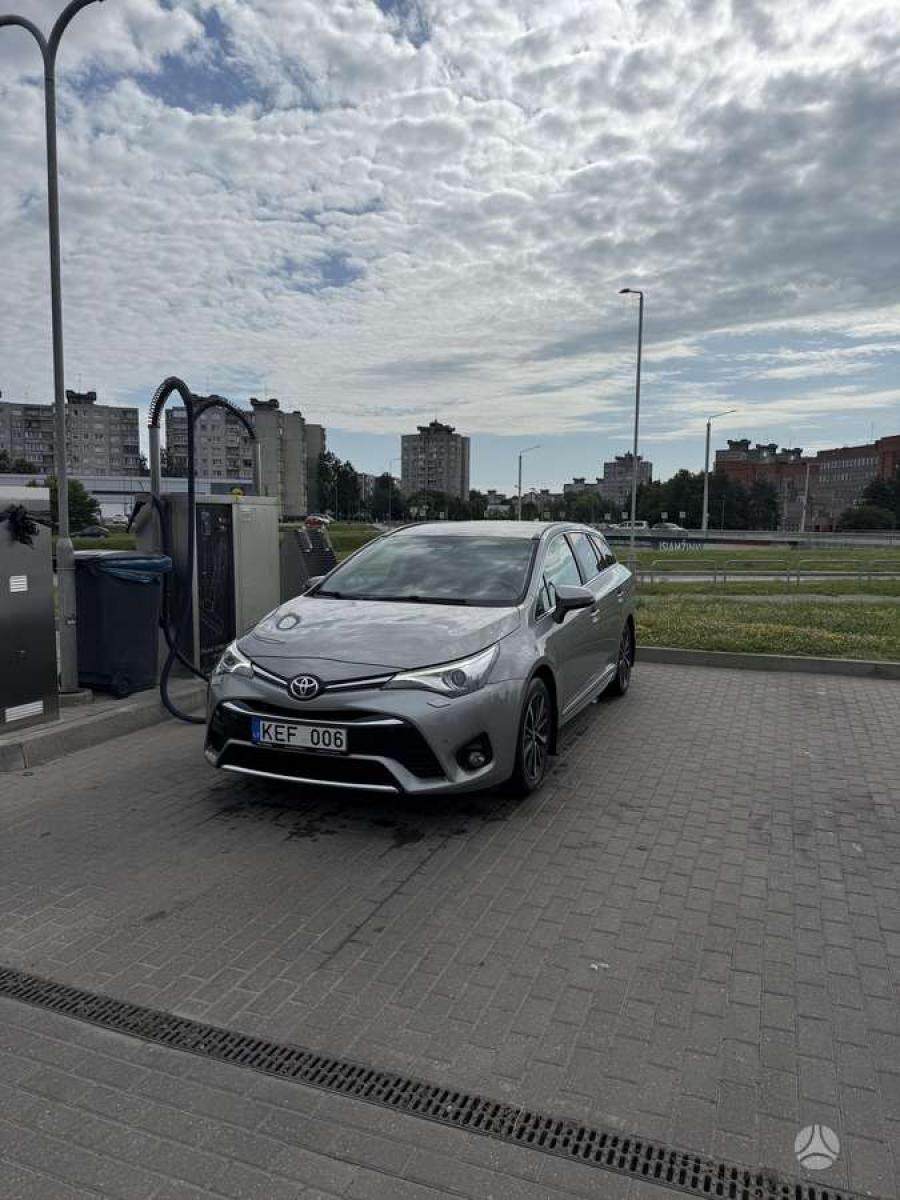 Pelēks Toyota Avensis 2018 Kauņa, ar dzinēja tilpumu 1.80 L un nobraukumu 60 tūkst. km par 14000 €, foto 1 vietnē AUTOMOTO.COM.LV