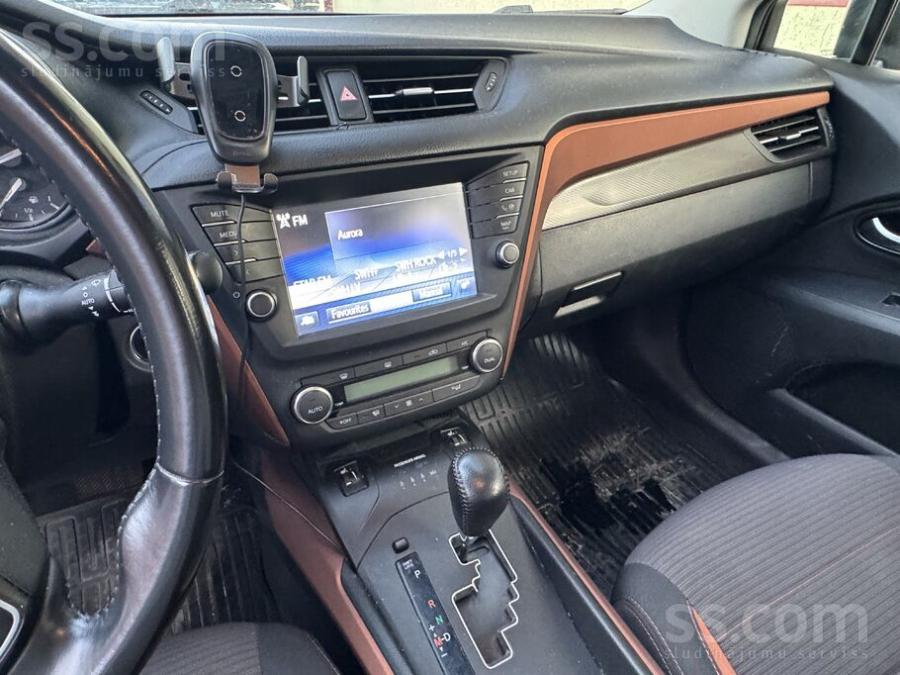 Grey Toyota Avensis 2018 in Riga, with an engine capacity of 1.80 L and mileage of 165 thousand km for 10450 €, photo 9 on AUTOMOTO.COM.LV