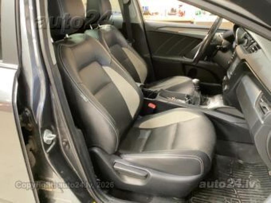 Серый Тойота Авенсис 2018 в Таллин, объемом двигателя 1.60 л и пробегом 174 тыс. км за 9999 €, фото 7 на AUTOMOTO.COM.LV