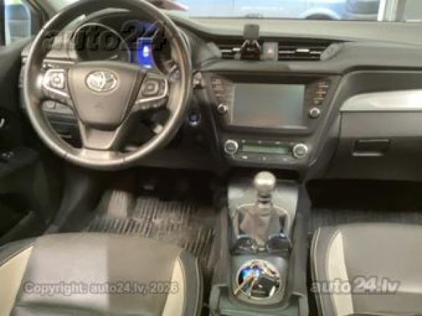 Grey Toyota Avensis 2018 in Tallinn, with an engine capacity of 1.60 L and mileage of 174 thousand km for 9999 €, photo 9 on AUTOMOTO.COM.LV