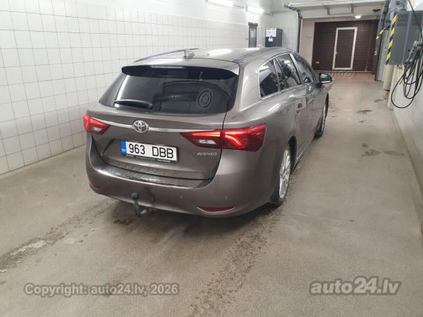 Grey Toyota Avensis 2019 in Tallinn, with an engine capacity of 1.80 L and mileage of 115 thousand km for 13700 €, photo 3 on AUTOMOTO.COM.LV
