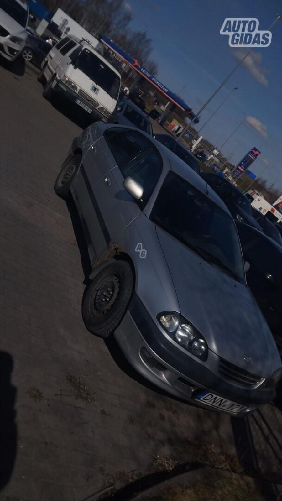 Toyota Avensis 2000 in Klaipeda, with an engine capacity of 2.00 L and mileage of 350 thousand km for 1150 €, photo 5 on AUTOMOTO.COM.LV