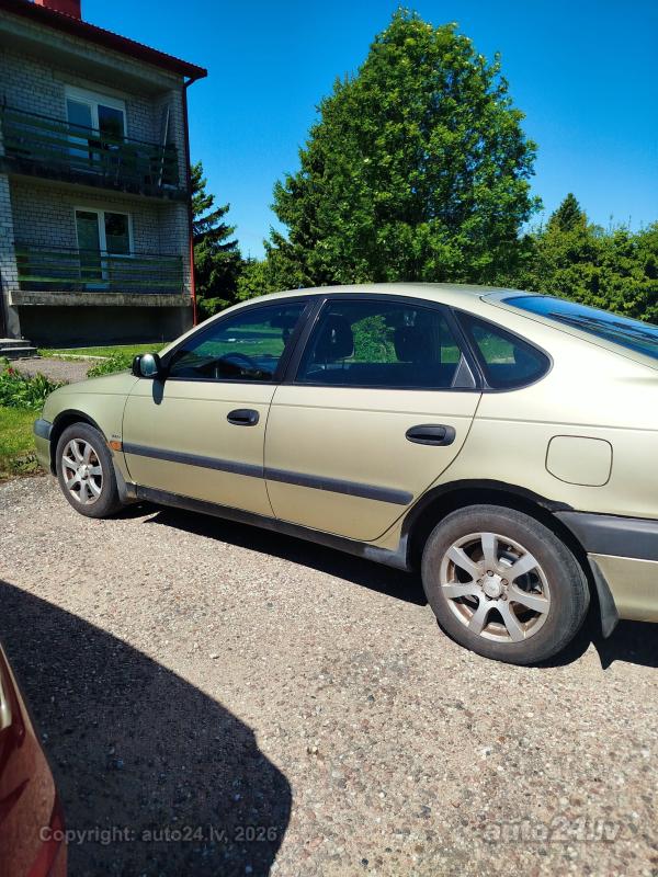 Toyota Avensis 2002 in Tallinn, with an engine capacity of 1.60 L and mileage of 166 thousand km for 800 €, photo 9 on AUTOMOTO.COM.LV