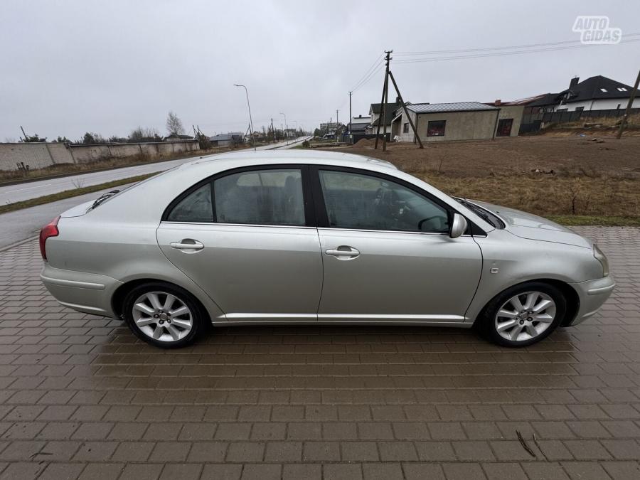 Toyota Avensis 2005 in Ukmerge, with an engine capacity of 2.00 L and mileage of 400 thousand km for 950 €, photo 4 on AUTOMOTO.COM.LV