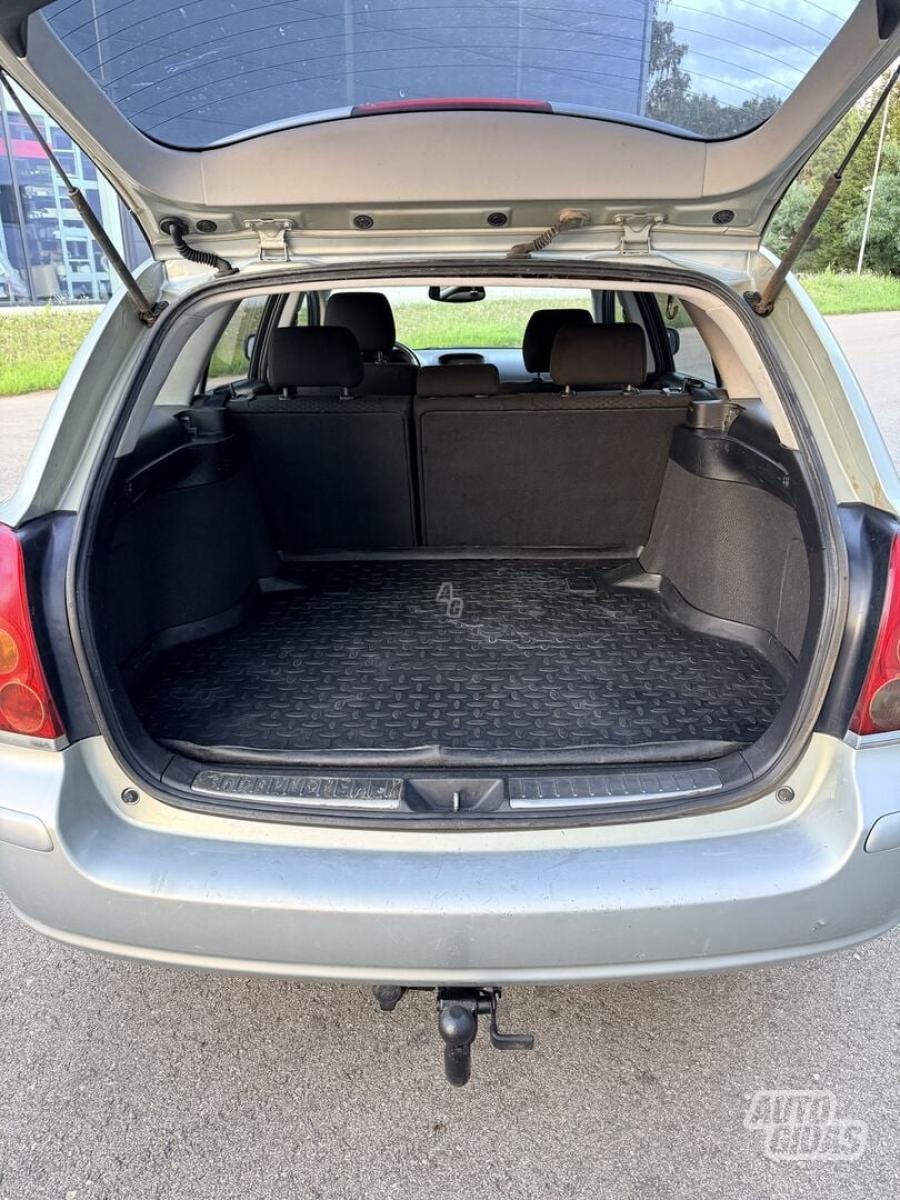 Toyota Avensis 2005 in Utena, with an engine capacity of 2.00 L and mileage of 492 thousand km for 1990 €, photo 16 on AUTOMOTO.COM.LV
