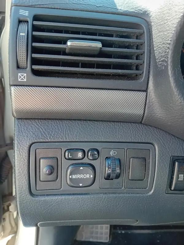 Toyota Avensis 2006 in Riga, with an engine capacity of 2.00 L and mileage of 325 thousand km for 1500 €, photo 5 on AUTOMOTO.COM.LV