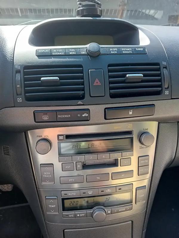 Toyota Avensis 2006 in Riga, with an engine capacity of 2.00 L and mileage of 325 thousand km for 1500 €, photo 5 on AUTOMOTO.COM.LV