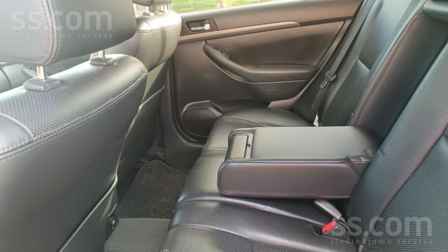 Toyota Avensis 2008 in Aizkraukle, with an engine capacity of 2.00 L and mileage of 371 thousand km for 2900 €, photo 14 on AUTOMOTO.COM.LV