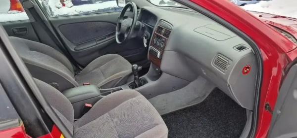 Красный Тойота Авенсис 1998 в Валмиера, объемом двигателя 2.00 л и пробегом 263 тыс. км за 1100 €, фото 4 на AUTOMOTO.COM.LV