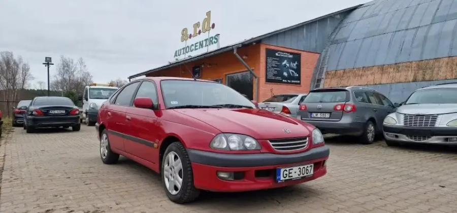 Red Toyota Avensis 1998 in Valmiera, with an engine capacity of 2.00 L and mileage of 263 thousand km for 1100 €, photo 7 on AUTOMOTO.COM.LV