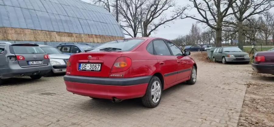 Red Toyota Avensis 1998 in Valmiera, with an engine capacity of 2.00 L and mileage of 263 thousand km for 1100 €, photo 9 on AUTOMOTO.COM.LV