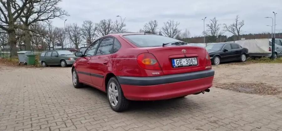 Red Toyota Avensis 1998 in Valmiera, with an engine capacity of 2.00 L and mileage of 263 thousand km for 1100 €, photo 11 on AUTOMOTO.COM.LV