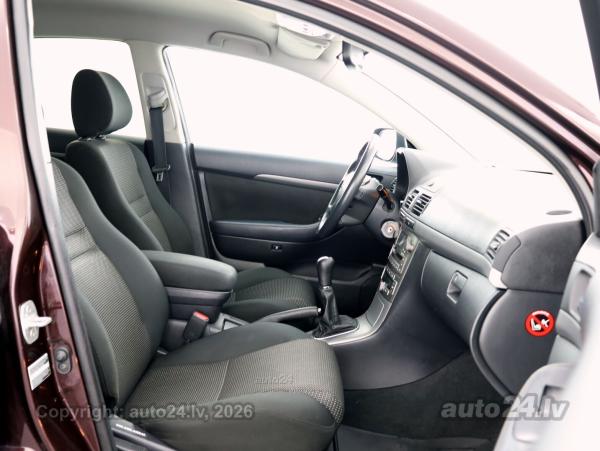 Sarkans Toyota Avensis 2007 Tallina, ar dzinēja tilpumu 1.80 L un nobraukumu 249 tūkst. km par 2299 €, foto 6 vietnē AUTOMOTO.COM.LV
